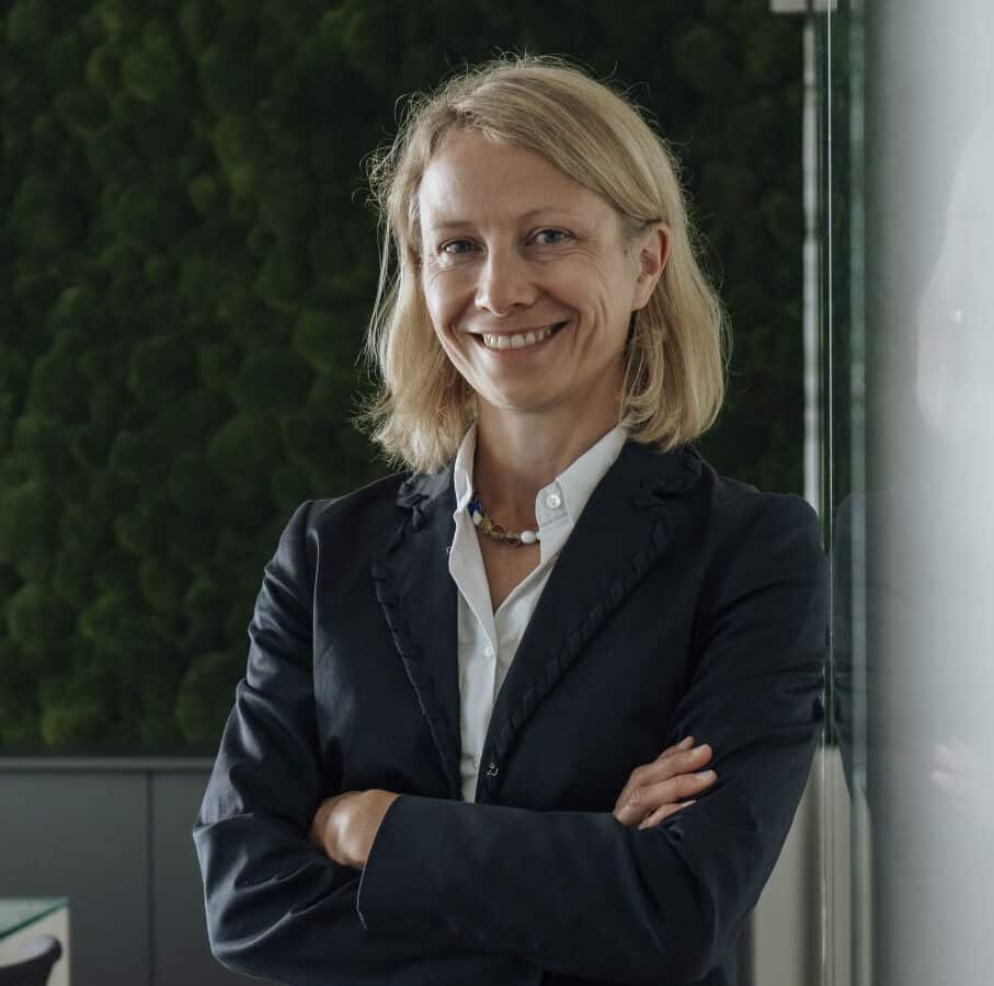 Isabella Hermann-Schoen - Round2 Capital